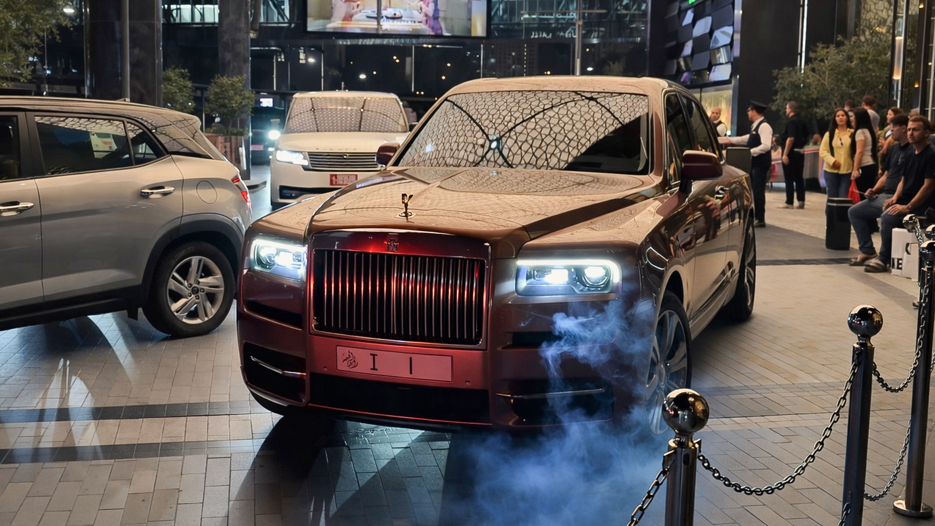 $400,000 Rolls-Royce Cullinan seen in Dubai at night