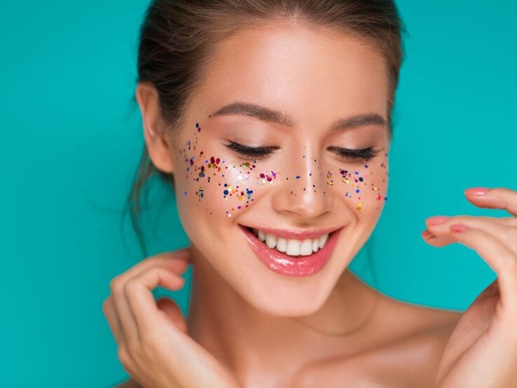 DIY-Konfetti-Kostüm für Damen: Dieser Look ist Karneval 2026 total angesagt