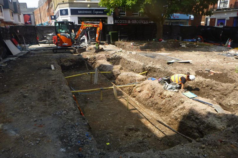 'Fascinating' evidence of Roman street and gold rings found under Essex ...