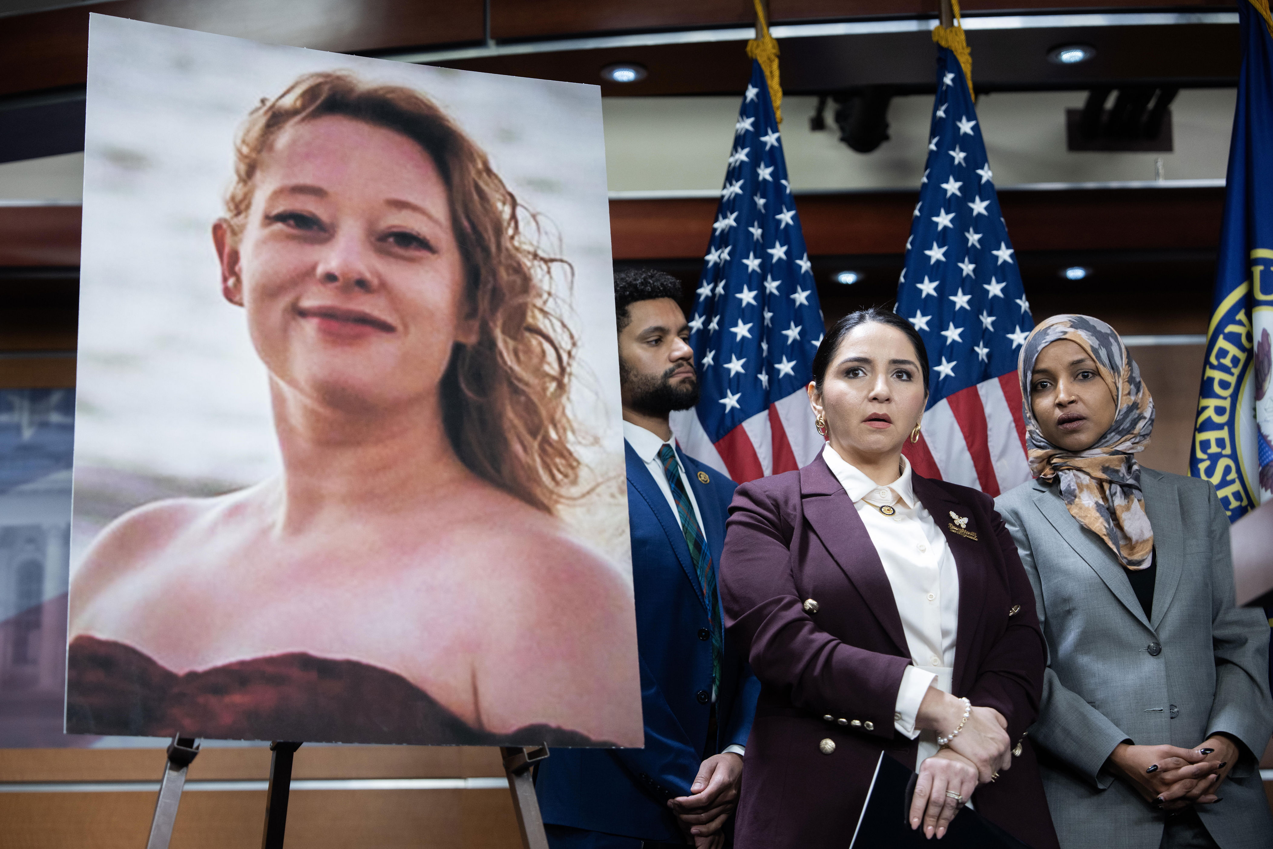 Donald Trump stuurt rechtstreeks bericht naar vader van Renee Good over ...