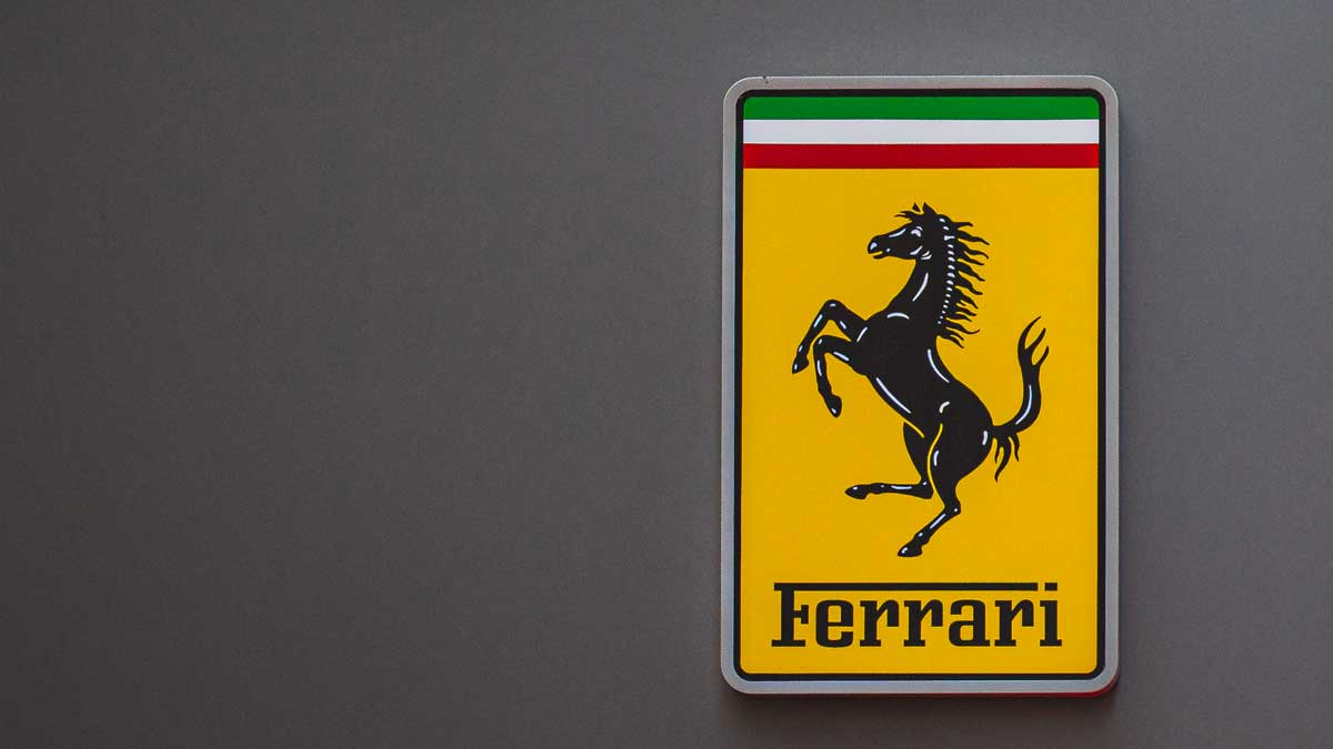 Azioni Ferrari (RACE) giù a picco. Cosa c'è (davvero) dietro questi ribassi
