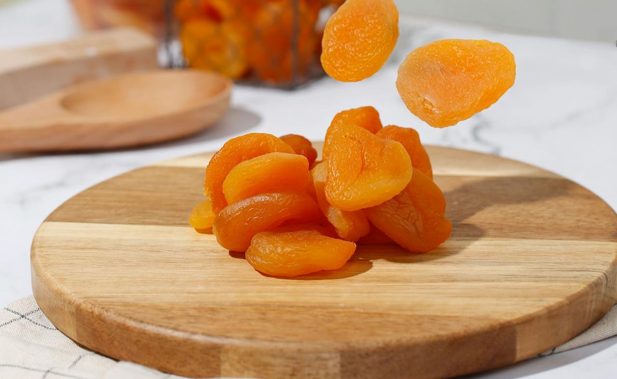 7 health benefits of consuming dried apricots or khumani