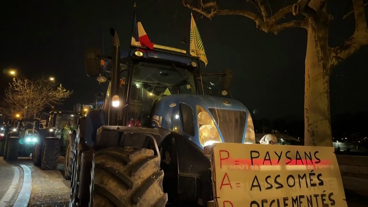 Tensions à Toulouse alors que les agriculteurs quittent Paris