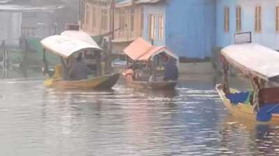 Parts of Dal Lake freeze as Kashmir reels under severe cold