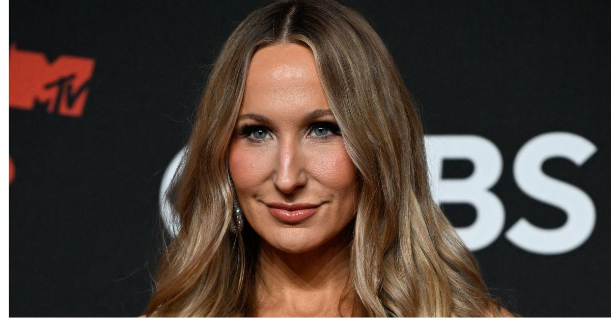 Nikki Glaser reveals which spicy jokes she cut from her 2026 Golden ...