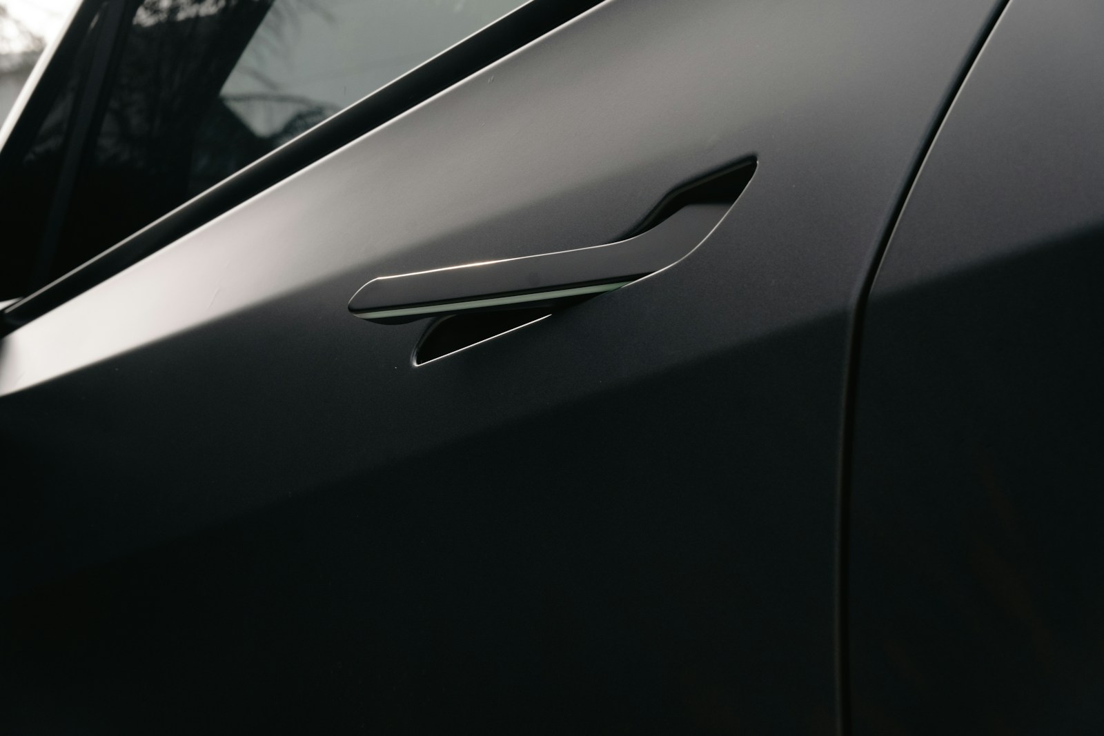 Tesla sued over door handles again