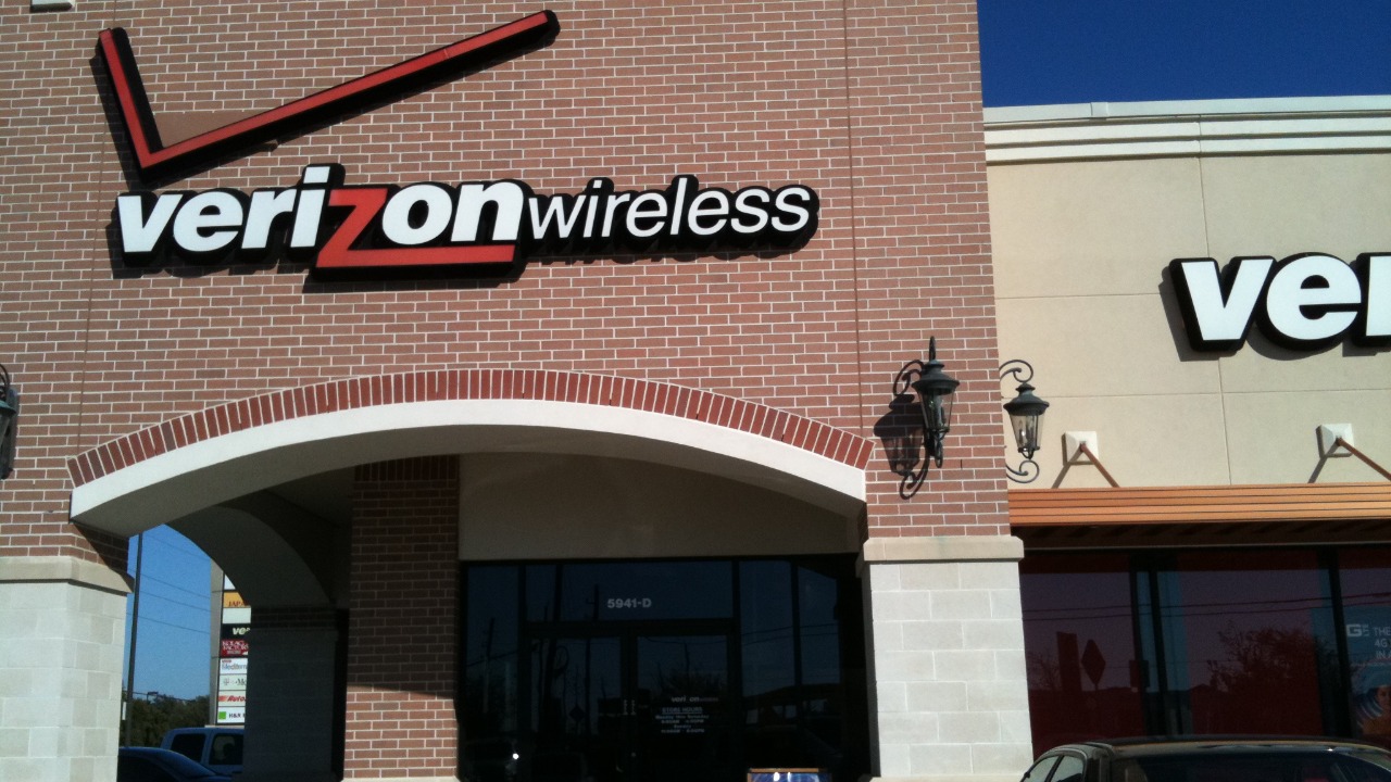 3 top dividend stocks to supercharge your retirement income