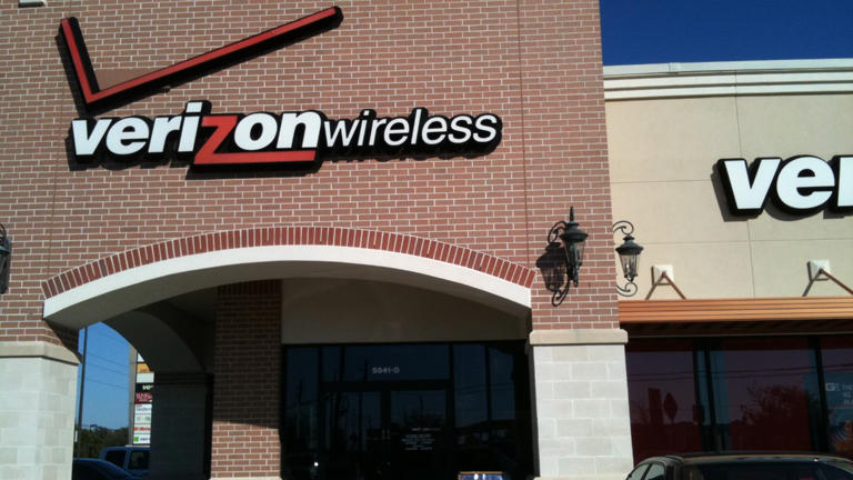 3 top dividend stocks to supercharge your retirement income