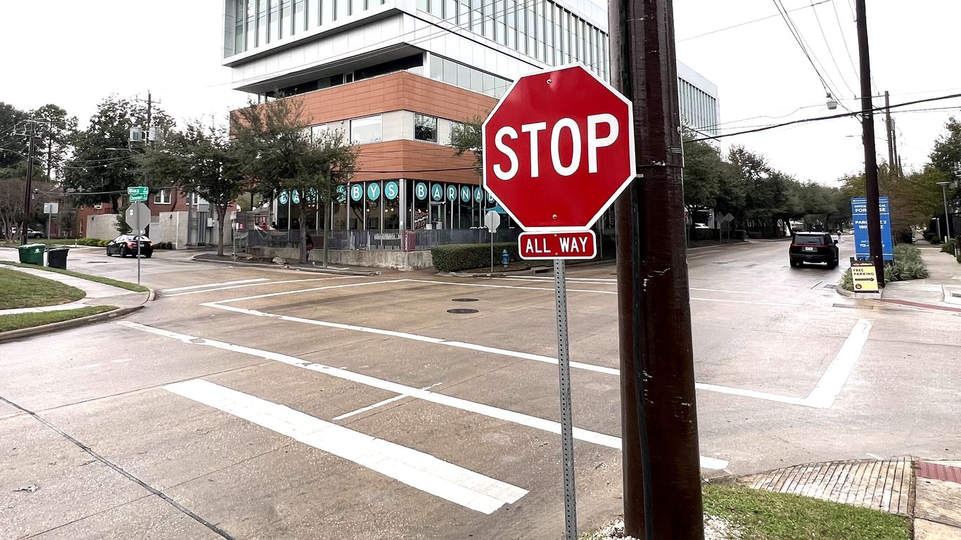 Houston erects stop sign a year after counterfeit was installed
