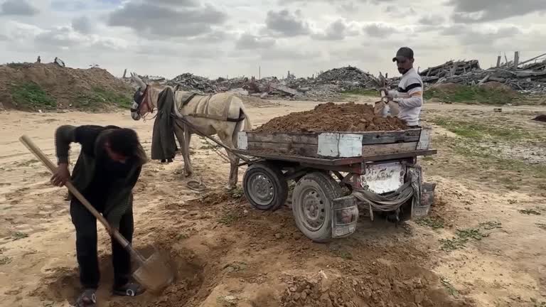 Palestinians in Gaza struggle to rebuild their homes among the rubble