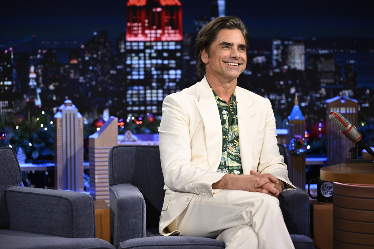 John Stamos just went blond-ish and 'Full House' fans are not okay