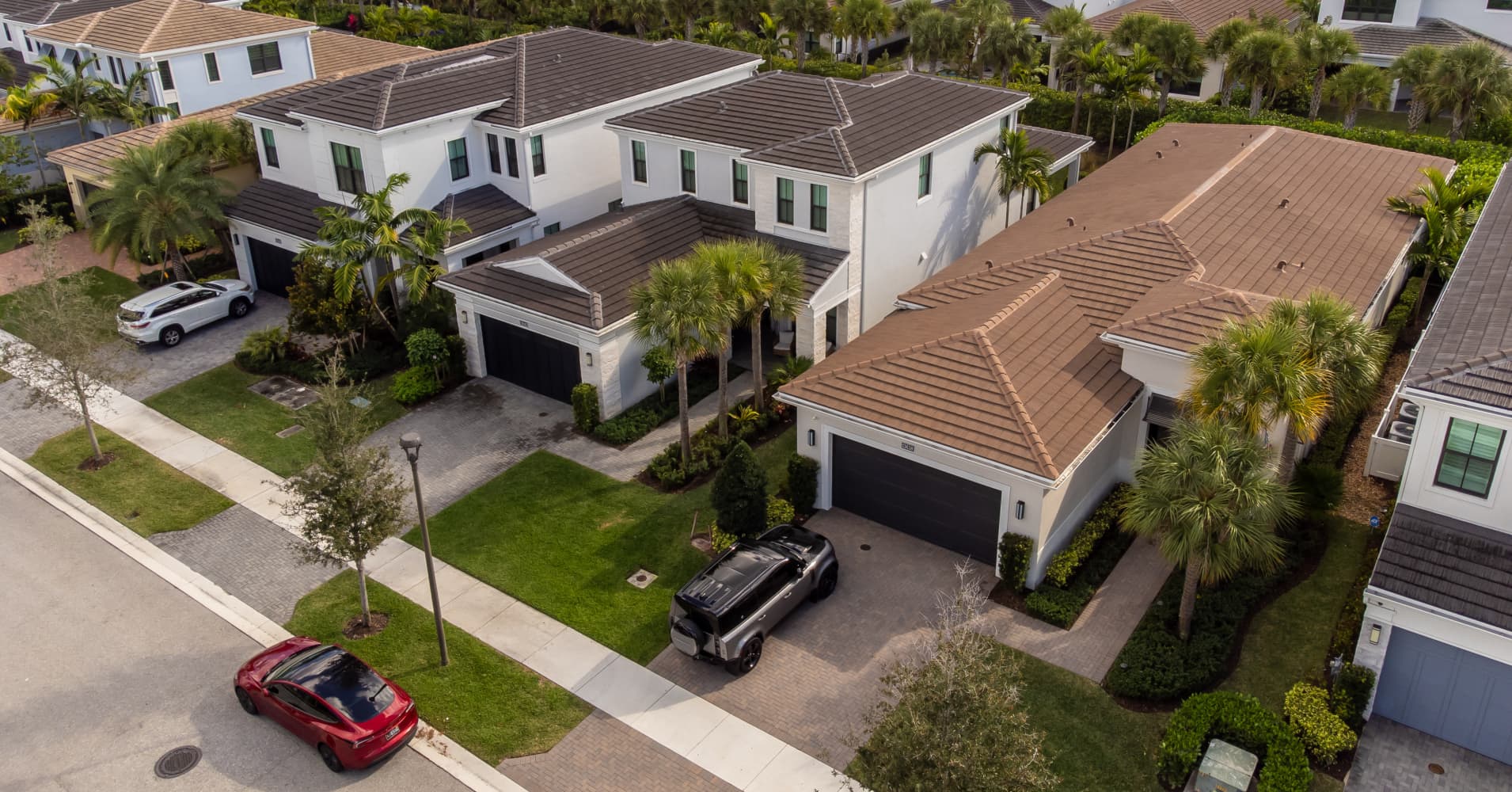 Mortgage refinance demand surges 40% higher after Trump post briefly ...