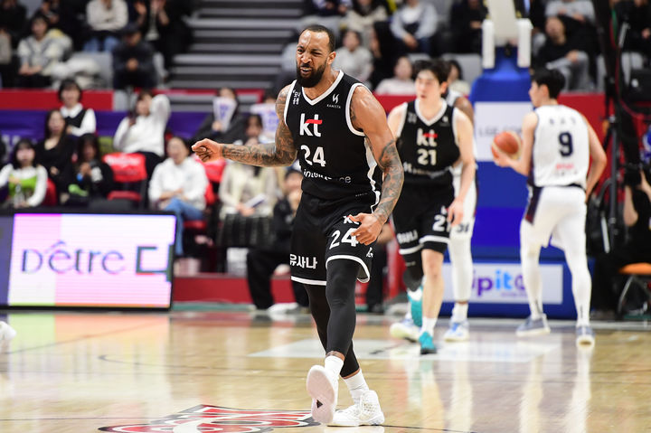 프로농구 KT, KCC 꺾고 2연승…정관장은 가스공사 제압