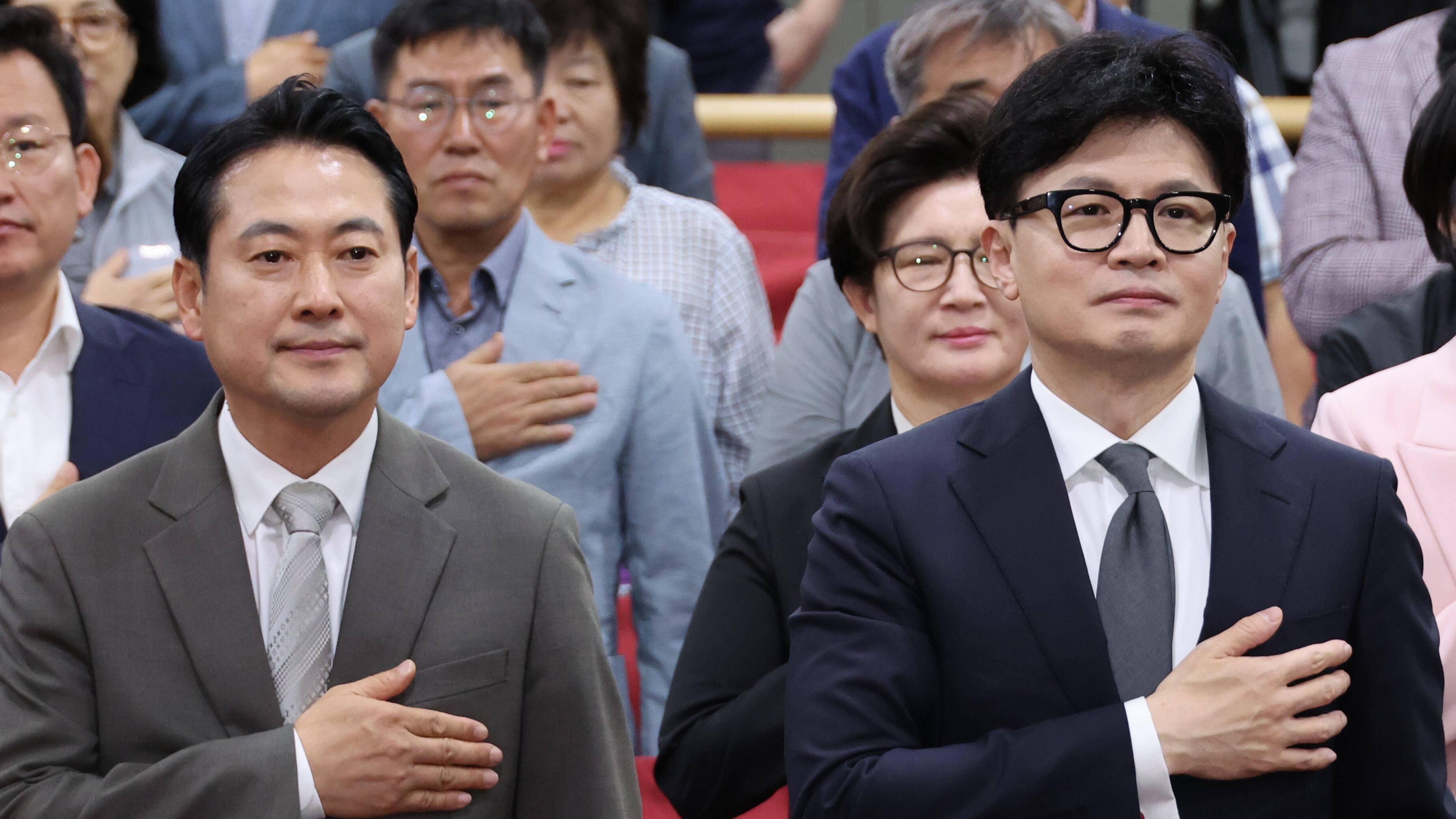 People Power Party factions clash over Han's expulsion