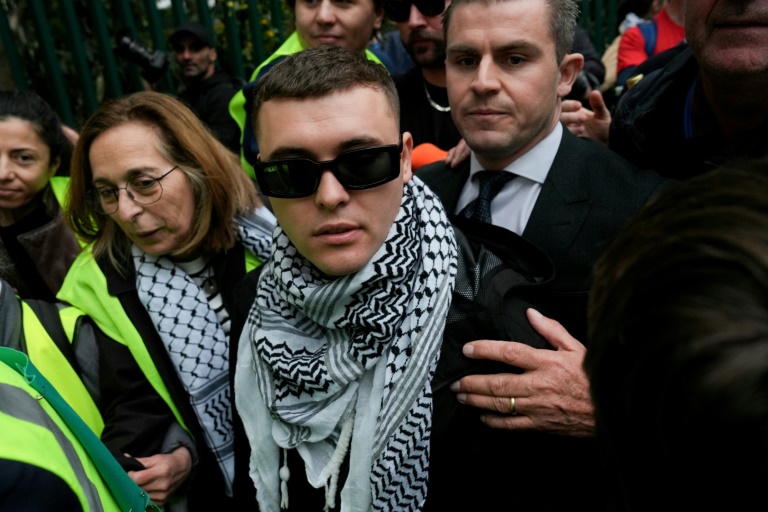 UK prosecutors appeal Kneecap rapper terror charge dismissal