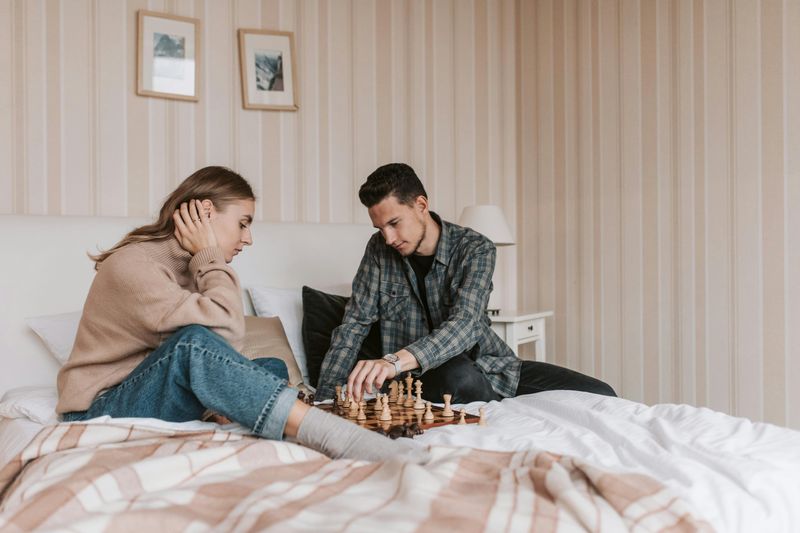 12 red flags that clearly signal she’s not marriage material