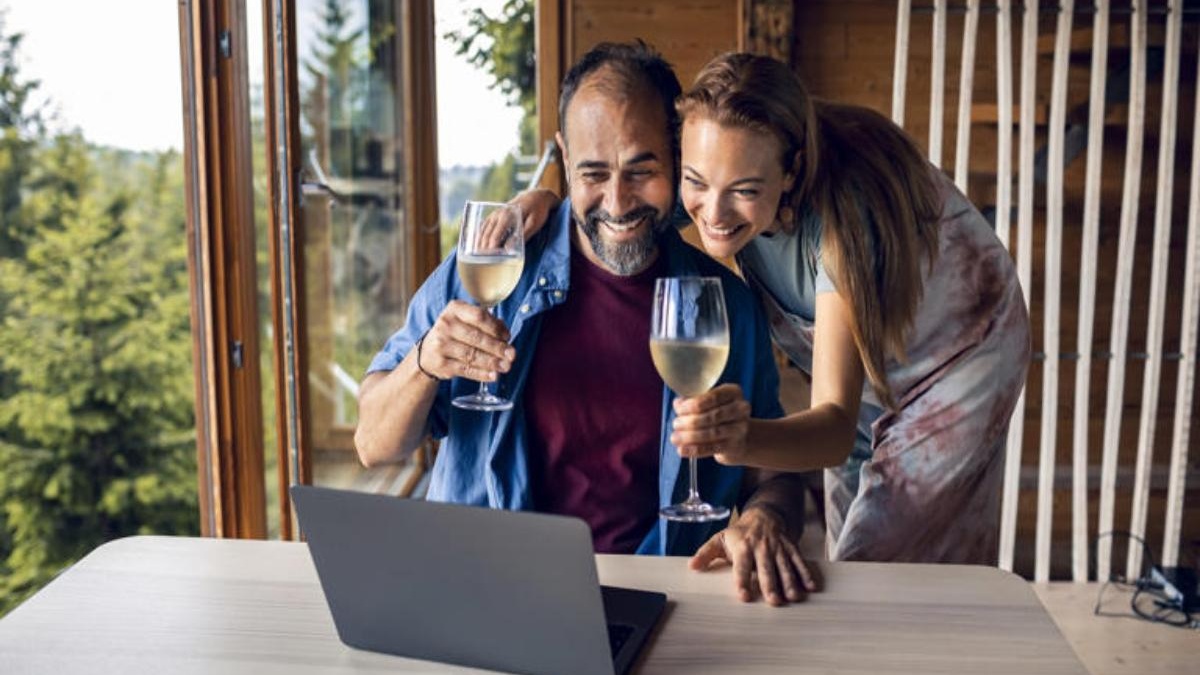 Roth IRA vs. Traditional IRA: Which retirement account could leave you ...