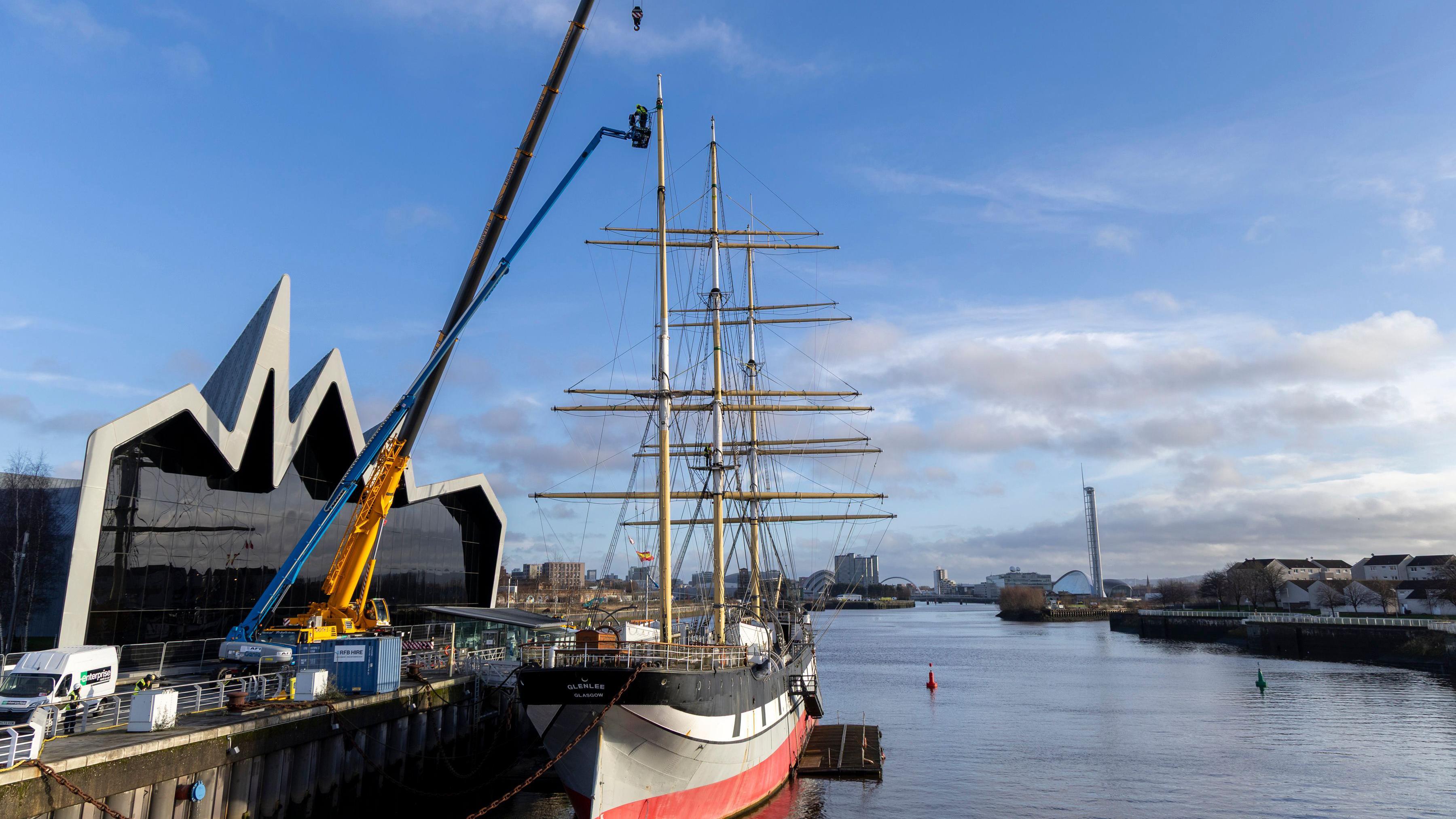 Masts of historic ship on River Clyde removed for conservation work