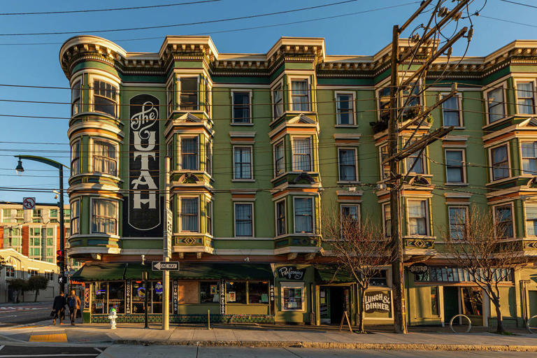 The San Francisco dive bar that loves Bay Bridge traffic