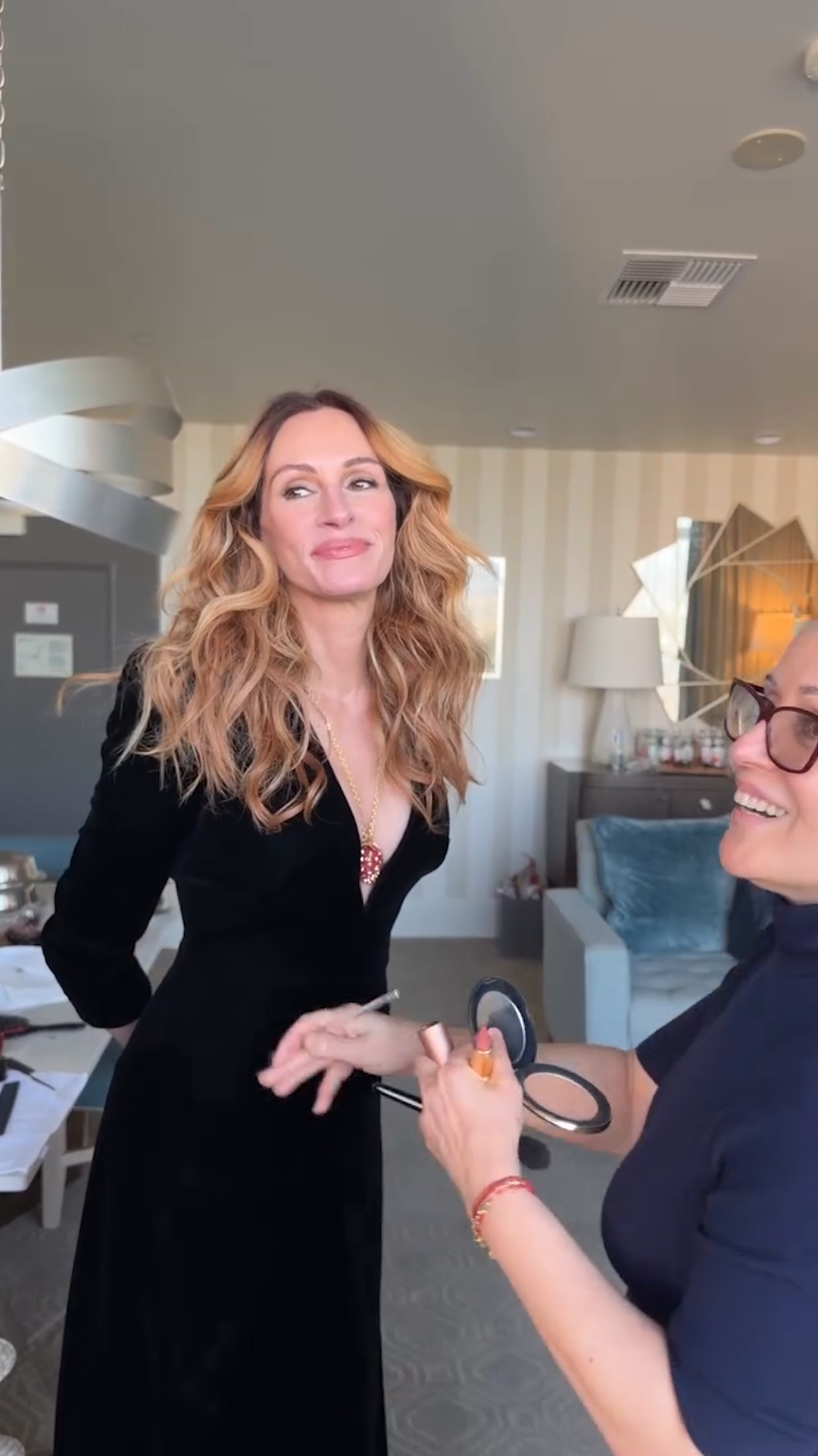 Watch Julia Roberts get all glammed up for Golden Globes 2026