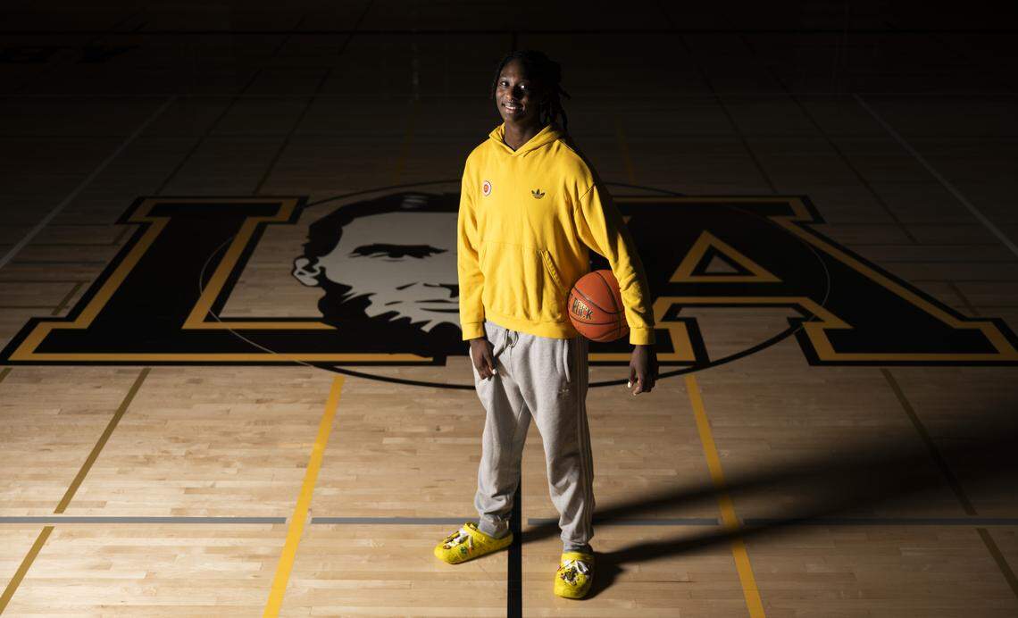 Once in a generation: Five-star Edwards brings national spotlight back ...