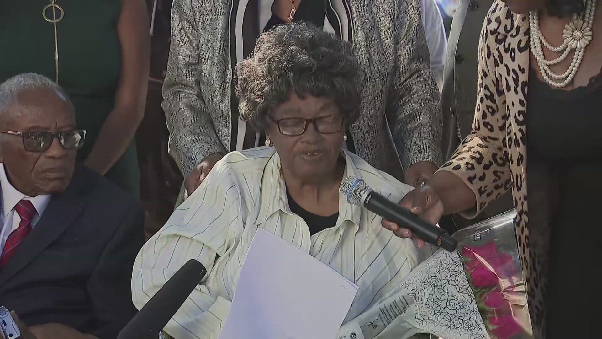 Civil rights pioneer Claudette Colvin dies at 86