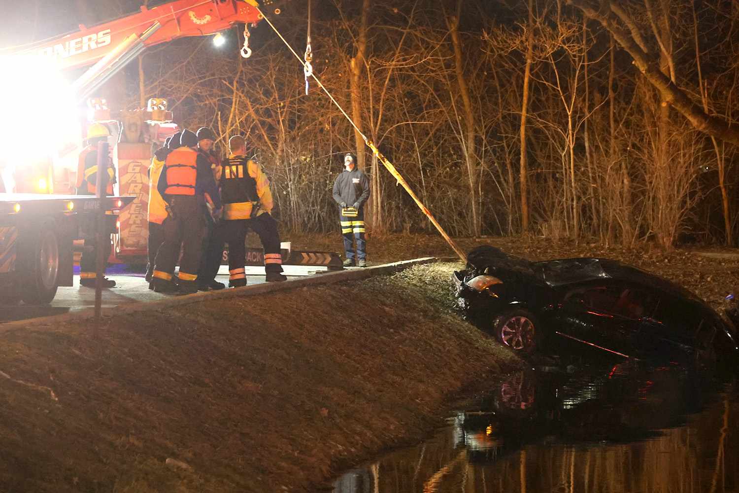 28-year-old dad dead, 2 young children hospitalized after their car ...