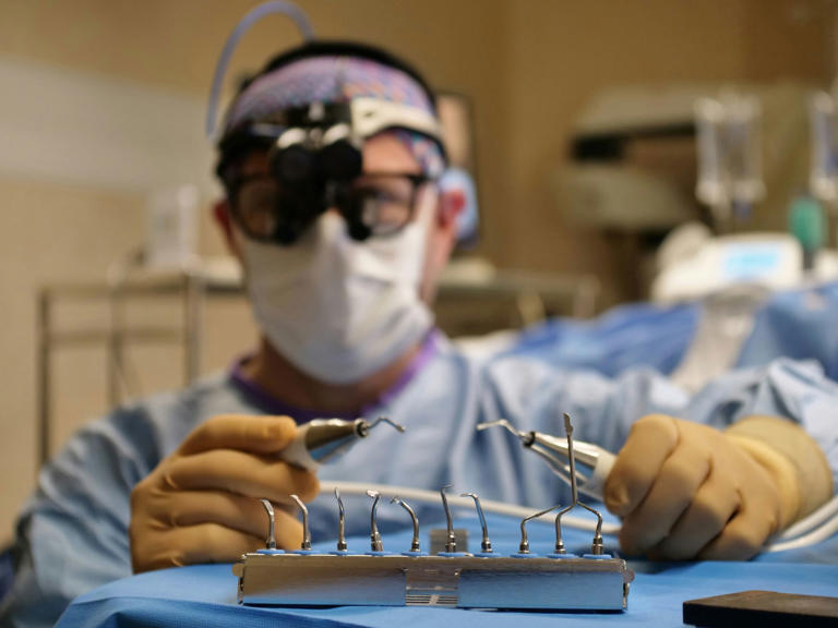 Robot surgeons in 3 years? Musk's ‘pointless' medical school claim ...