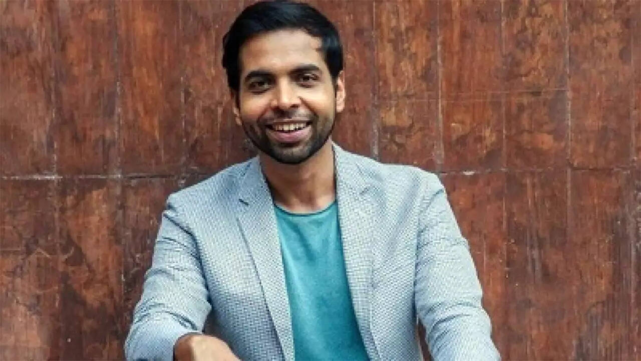 'Vedaa' fame Abhishek Banerjee opens up on paying quiet tribute to Om ...