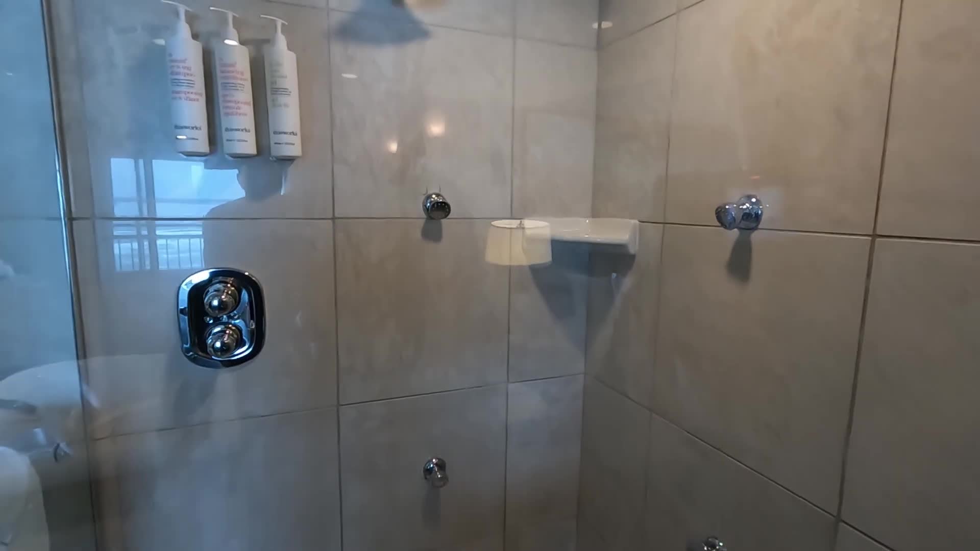 Niagara Falls loft suite tour: Marriott Fallsview Hotel review ...