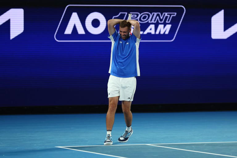 Amateur Smith upsets Sinner to win 'One Point Slam' before Australian Open