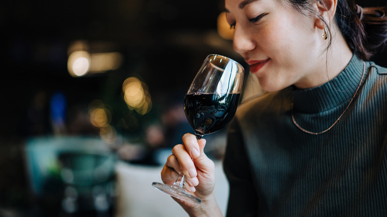 Avoid these common mistakes when tasting wine