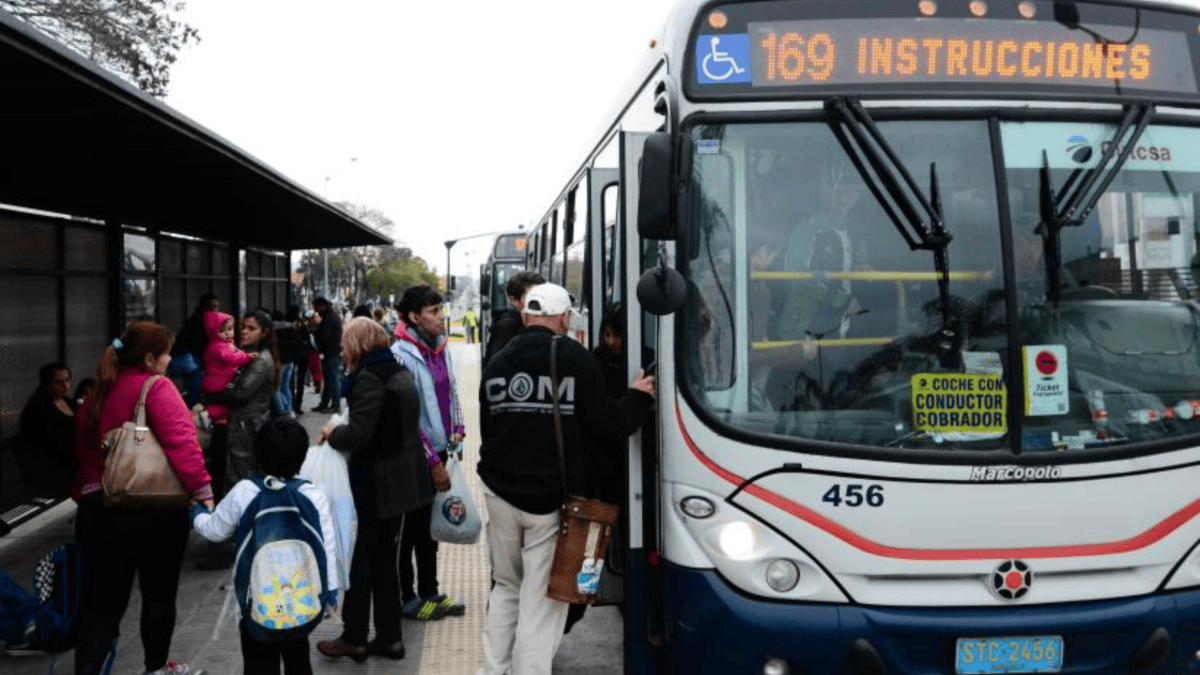 ¿Pasan en hora los ómnibus? Lo que dicen los usuarios entre Montevideo ...