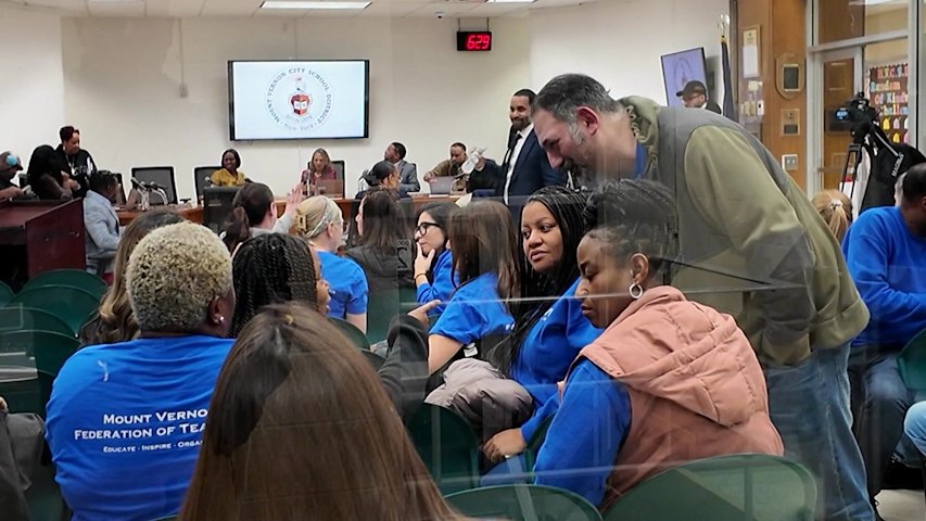 Mt. Vernon teachers call for pay raises as contract dispute enters ...