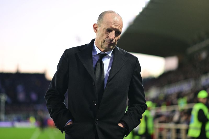 Olympics - AC Milan coach Allegri carries torch as others complain