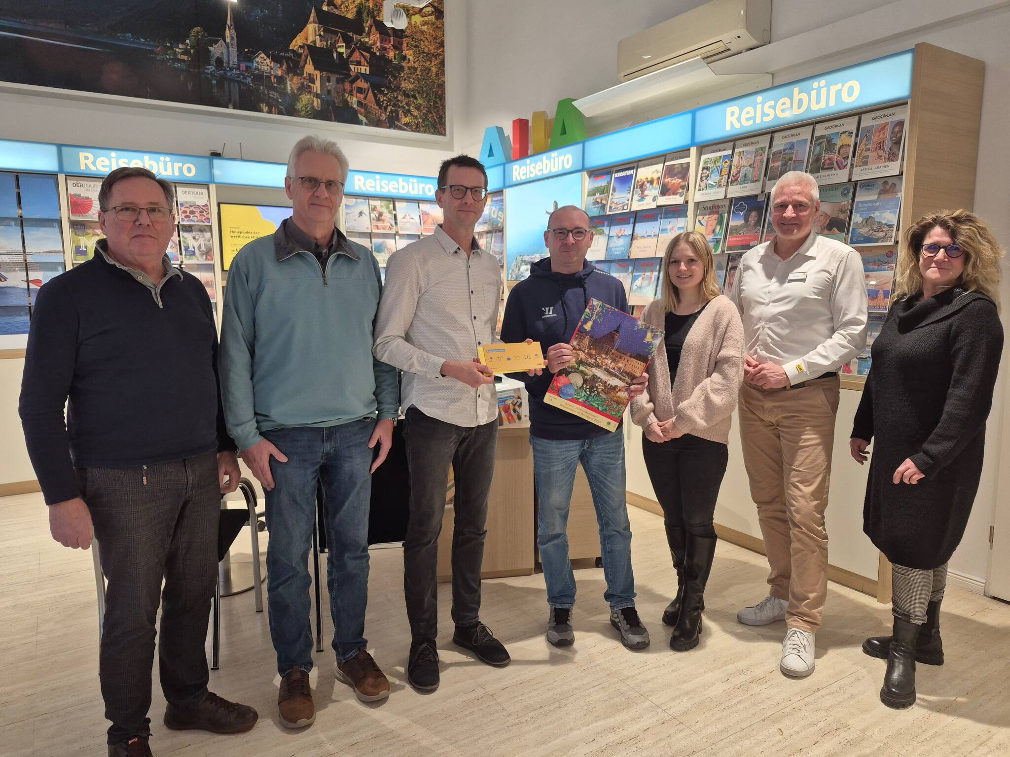 Hauptpreis aus Altpapier-Tonne gefischt: Lions Club kürt ...