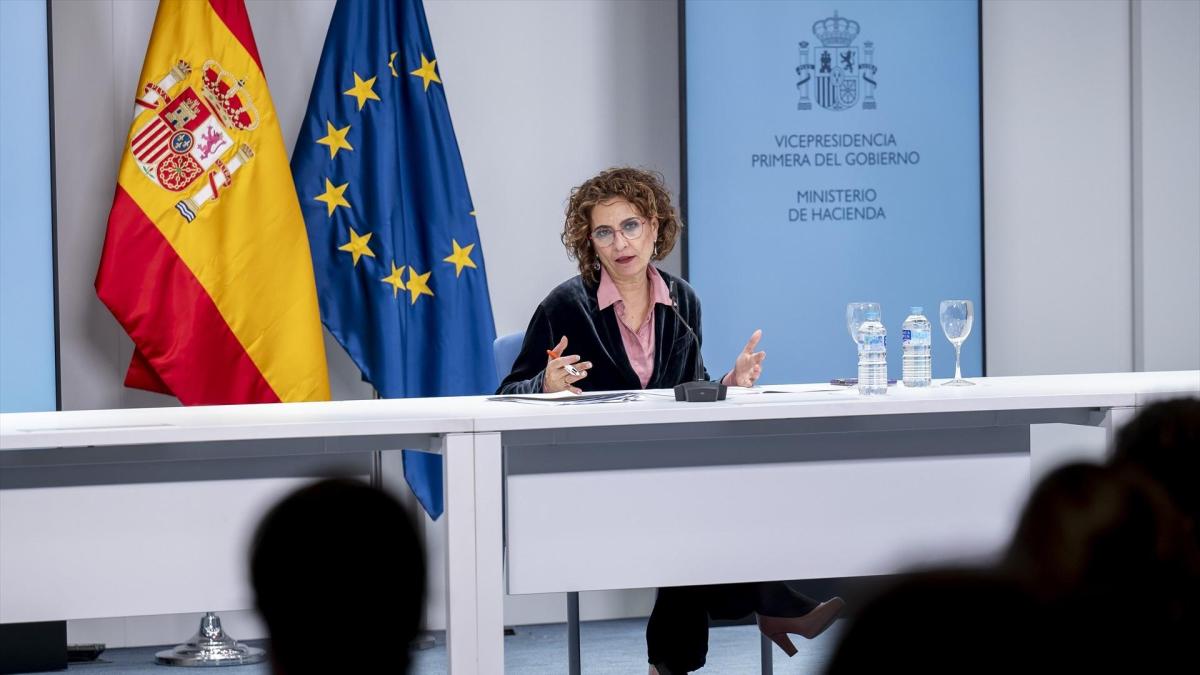 Montero se queda sola con su modelo de financiación, que rechazan todas ...