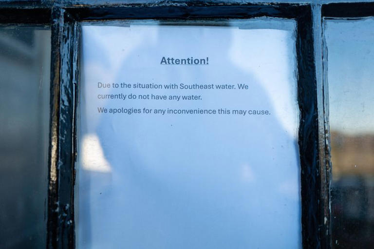 576-year-old Kent pub could 'go bust' if water outage continues