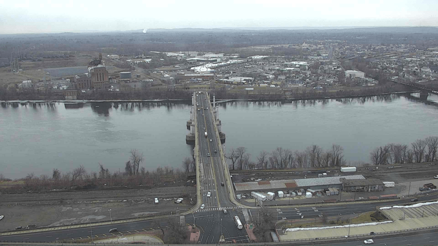 Man rescued from Memorial Bridge in Springfield after threatening to jump