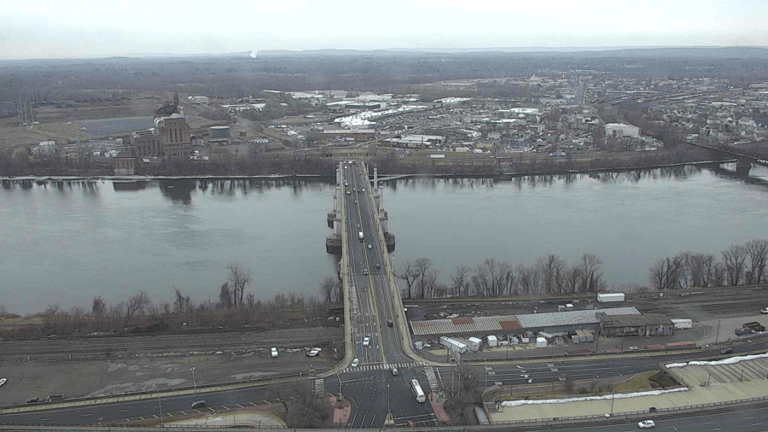 Man rescued from Memorial Bridge in Springfield after threatening to jump