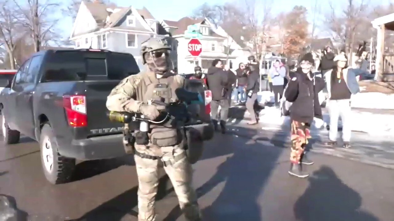 Anti-ICE agitators swarm, confront federal agents during immigration ...