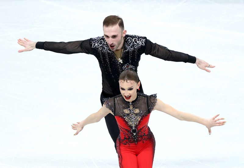 Figure skating - World Junior champions Metelkina, Berulava leaders ...