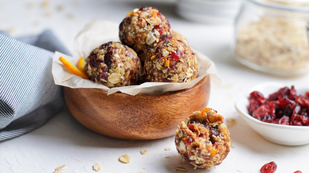 Sag adieu zum Mittagstief und hallo zu Orangen-Energy-Balls