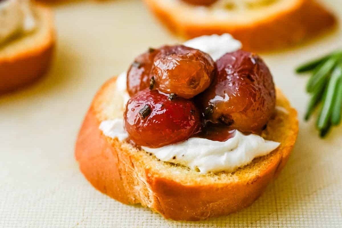 11 simple crostini appetizers that look fancy but are easy to make