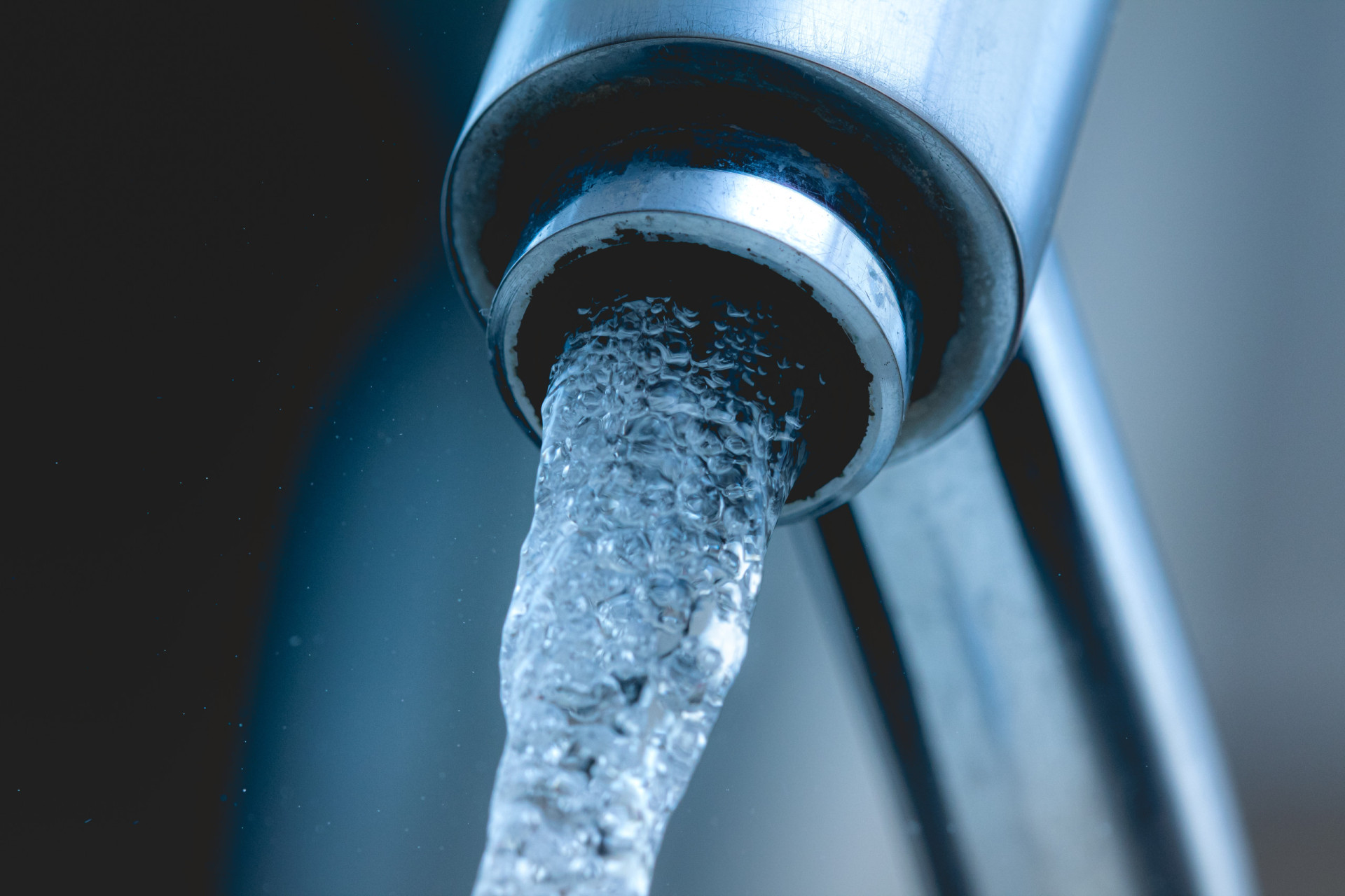 L’eau en bouteille est-elle aussi sûre qu’on le pense