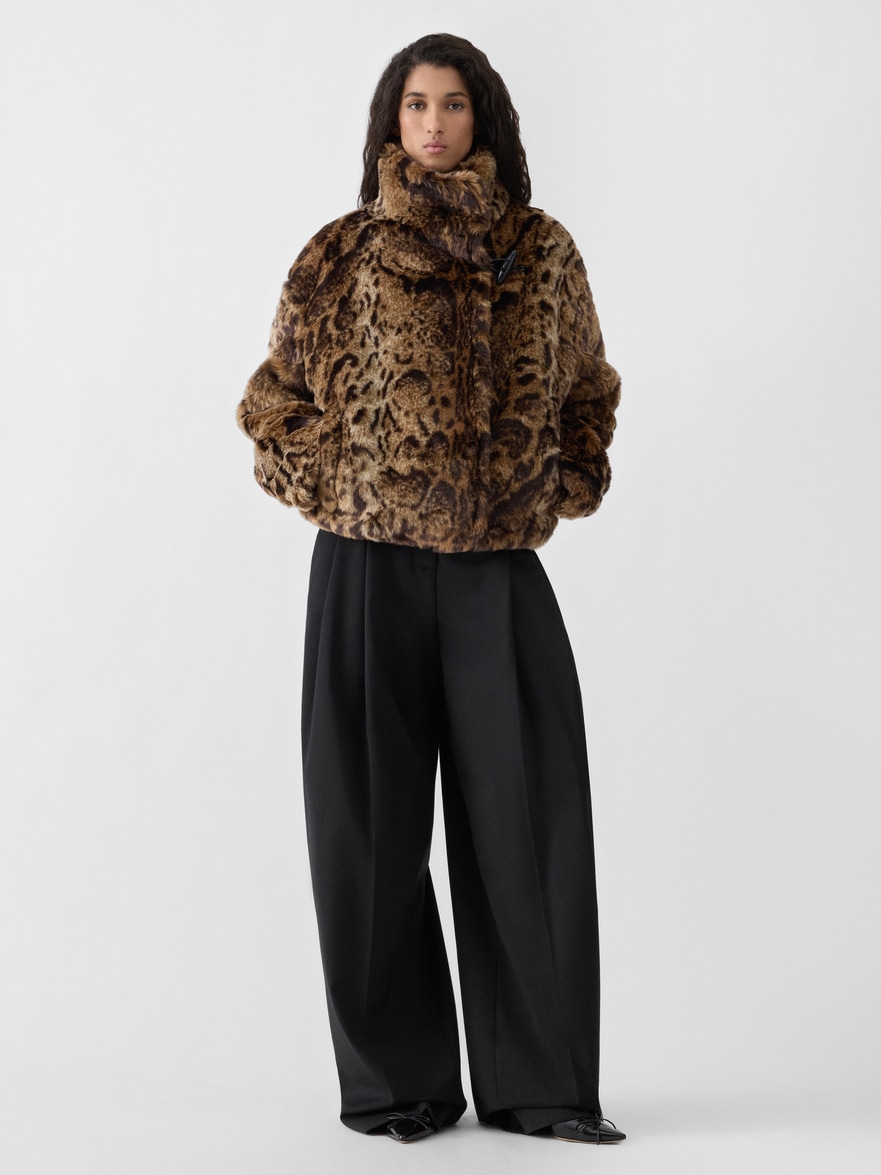 Jennifer Lawrence just wore the jacket, jeans and boot outfit Londoners ...