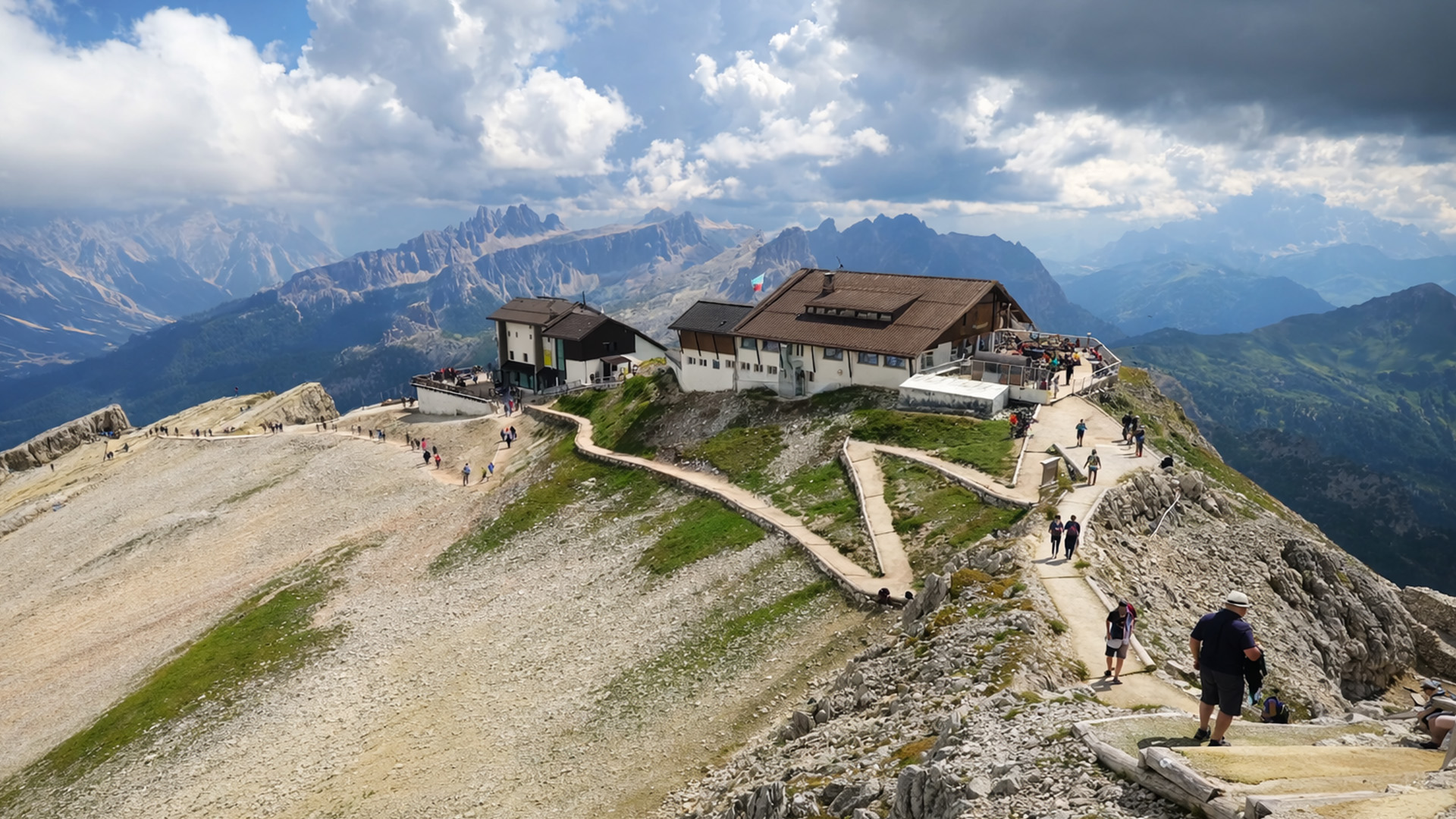 Panorámica del Monte Lagazuoi en los Dolomitas, cerca de Cortina d ...