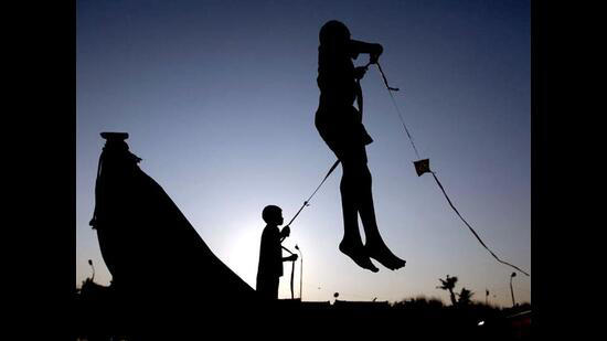 28-year-old physiotherapist dies in Jaunpur after kite string slits his ...