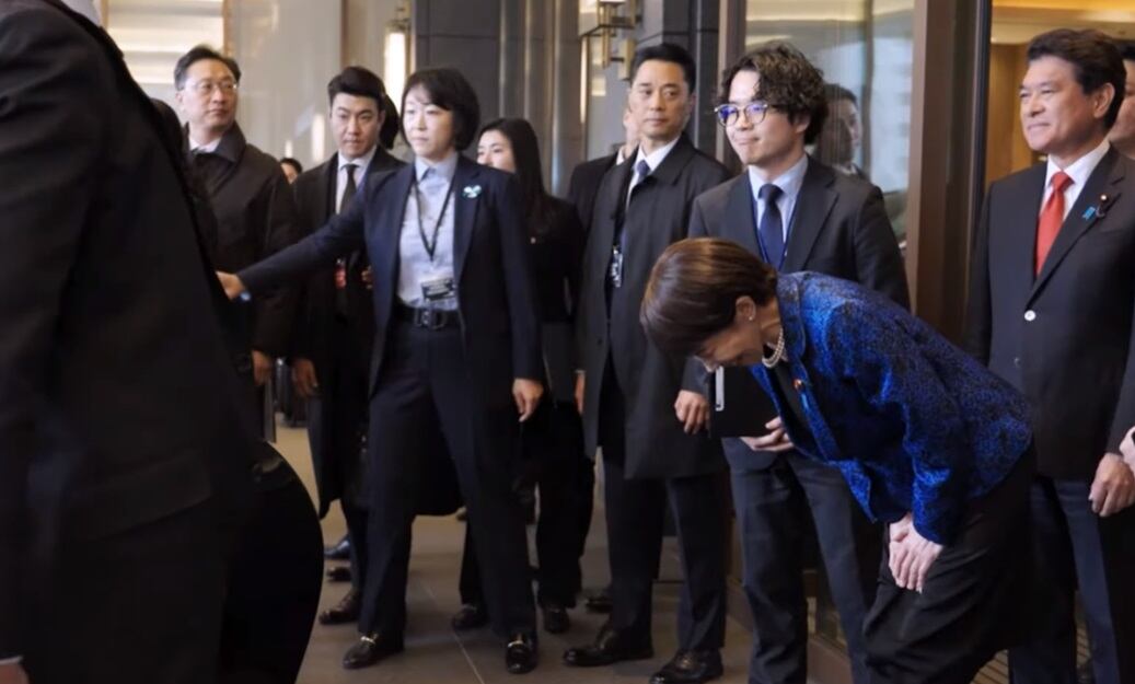 Takaichi's 90-degree bow to Lee sparks Chinese skepticism