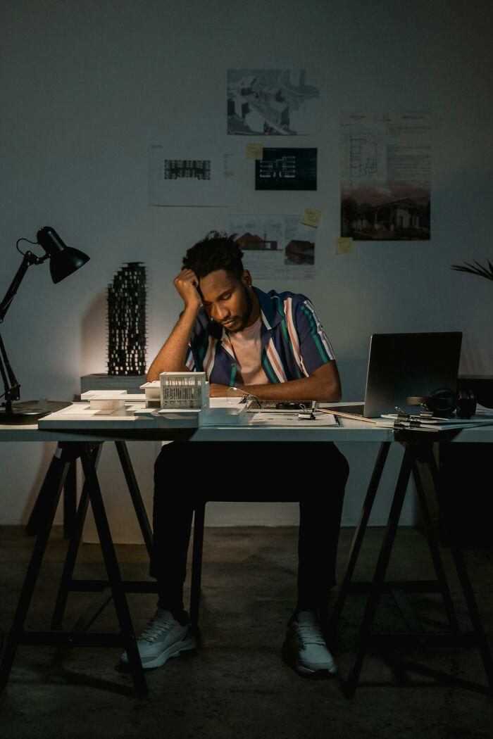 Documenting the night shift: 63 unusual experiences from workers